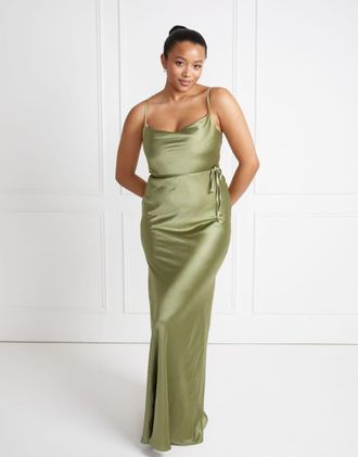 Six Stories Bridesmaid - Camisole-Maxikleid aus moosgr&uuml;nem Satin mit Schr&auml;gschnitt