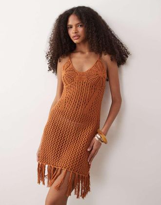 Asos Robe mi-longue en maille crochet&eacute;e &agrave; la main de qualit&eacute; sup&eacute;rieure avec franges - Rouille-Marron