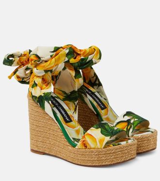 Dolce & Gabbana Sandales compens&eacute;es en satin &agrave; fleurs