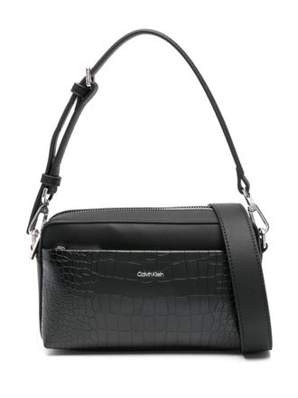 Calvin Klein sac port&eacute; &eacute;paule &agrave; plaque logo - Noir