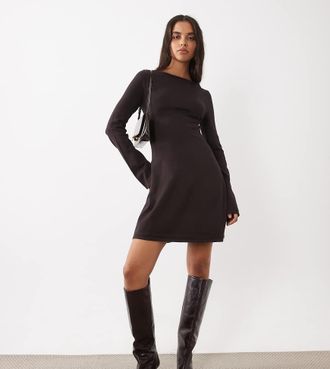 KAIIA robe patineuse courte en maille &agrave; encolure bateau et dos b&eacute;nitier couleur chocolat, exclusivit&eacute;-Marron