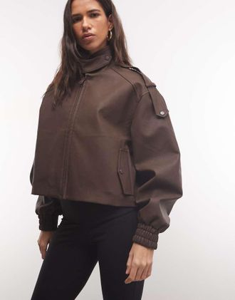 Cernucci veste coupe carr&eacute;e en simili cuir &agrave; col montant marron chocolat