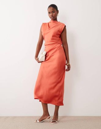 Asos Hochgeschlossenes Midikleid aus Satin in Pfirsich mit plissiertem Oberteil-Orange
