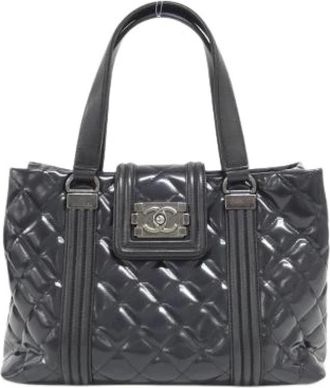 Chanel Sac d&eacute;paule en cuir pr&eacute;-poss&eacute;d&eacute; - Femme - Pre-owned - Noir - Taille: ONE Size