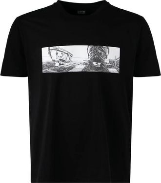 C.P. Company C.p. Company, Homme, Tops, Noir, Taille: M T-shirt en coton avec imprim&eacute; devant et derri&egrave;re