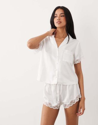 Boux Avenue Amelia - Braut-Set in Elfenbeinwei&szlig;, aus kurz&auml;rmligem Hemd mit Reverskragen und Shorts