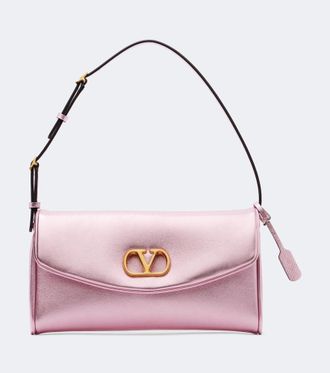 Valentino Garavani Sac port&eacute; &eacute;paule DeVain Small en cuir m&eacute;tallis&eacute;