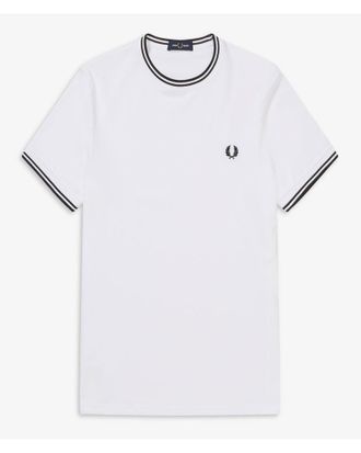 Fred Perry Glattes T-Shirt mit Kontraststreifen an Kragen und &Auml;rmelabschl&uuml;ssen in