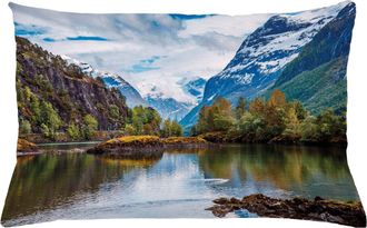 Abakuhaus Natur Kissenbezug, Snowy Mountains Norwegen, Wasser und Schmutz resistent Stoff Digital Druck Für den Innen oder Außen Bereich, 65 x 40 cm, Grün und B