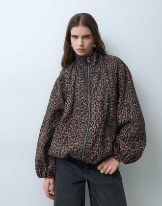 Asos Veste de surv&ecirc;tement ajust&eacute;e &agrave; imprim&eacute; l&eacute;opard-Marron