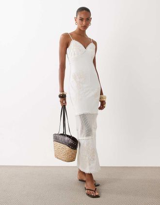 Asos Robe mi-longue avec empi&egrave;cement brod&eacute; - Cr&egrave;me-Blanc