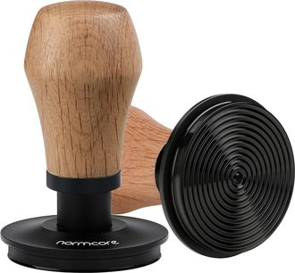 Normcore Espresso-Tamper V4, federbelastet mit Titan-PVD-Beschichtung, geriffelter Boden, 6,8 kg/11,3 kg/13,6 kg Ersatzfedern, Kaffeestampfer mit echtem Eichen