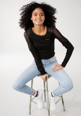 Kangaroos Langarmshirt Langarm, sehr figurbetonte Passform, aus Rippware