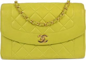 Chanel 1997 mittelgro&szlig;e Diana Schultertasche aus Steppung - Gelb