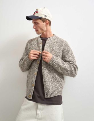 Topman locker geschnittene Strickjacke mit Zopfmuster und gekerbtem Ausschnitt in hellem Taupe-Braun