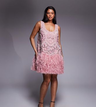 Asos Curve - Robe courte &agrave; ornements avec encolure d&eacute;gag&eacute;e et ourlet &agrave; plumes synth&eacute;tiques - Rose