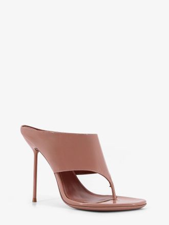 PARIS TEXAS Womens Lidia Thong Patent Leather Sandals Beige