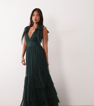 Lace & Beads Petite Lace & Beads Madison Petite robe longue en tulle &agrave; noeuds aux &eacute;paules et d&eacute;collet&eacute; plongeant, vert &eacute;meraude