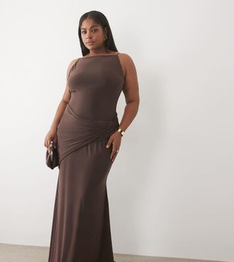 Asos Curve ASOS DESIGN Curve robe longue pr&egrave;s du corps &agrave; taille fronc&eacute;e marron