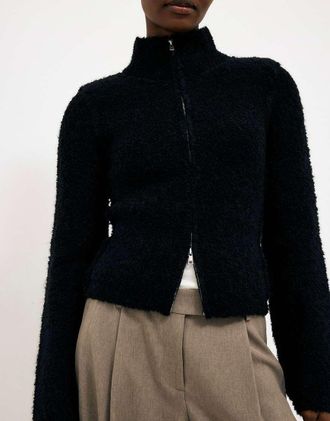 NA-KD Rollkragen-Boucl&eacute;-Strickcardigan in Schwarz