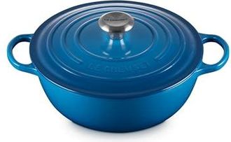 LE CREUSET Le Creuset Signature Gusseisen-Bräter mit Deckel, Ø 26 cm, La Marmite, Rund, Für alle Herdarten und Induktion geeignet, Volumen: 4,1 l, 4,255 kg, Mars