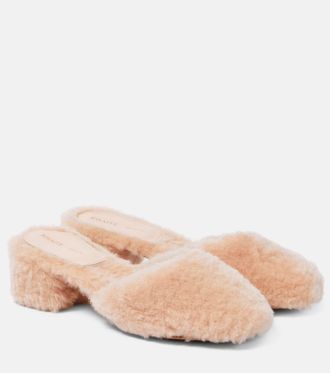 Khaite Mules Clio aus Shearling