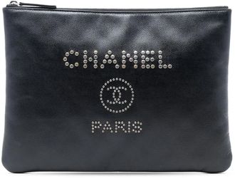 Chanel Clutches - Medium Caviar Deauville Studded O Case Clutch - Gr. unisize - in Schwarz - f&uuml;r Damen