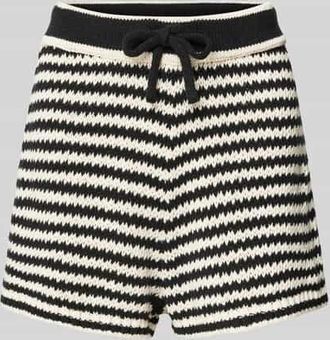 Closed Shorts in Strick-Optik