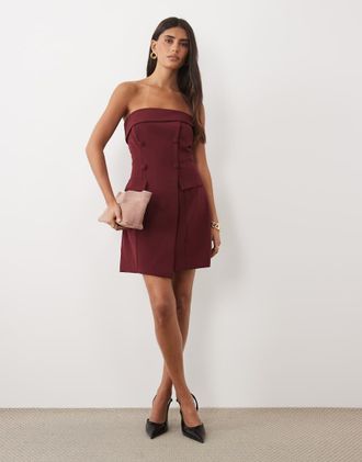 Tfnc Premium-Crepe, tr&auml;gerloses, tailliertes Minikleid mit Knopfdetail in Burgunderrot