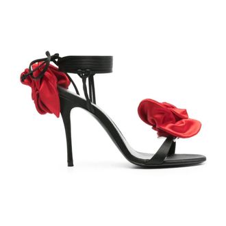 Magda Butrym Schwarze Satin-Sandalen mit roten Blumen und hohen Abs&auml;tzen - - Shoes - Damen - Schwarzk - 36 EU