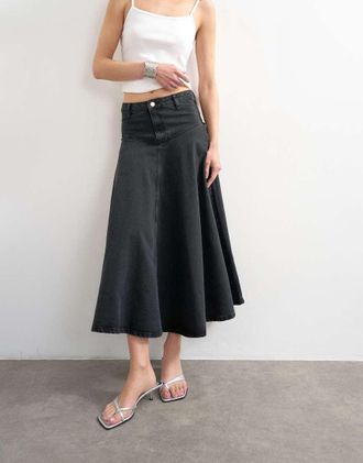 Topshop Maxi-Jeansrock in verwaschenem Schwarz mit Passe vorne