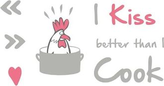Komar Deco-Sticker | I KISS BETTER THAN | 50 x 70 cm | Wandtattoo, Wandbild, Wandsticker, Wandaufkleber, Walltattoo, K&uuml;che, Sprichwort, kochen | 17801h