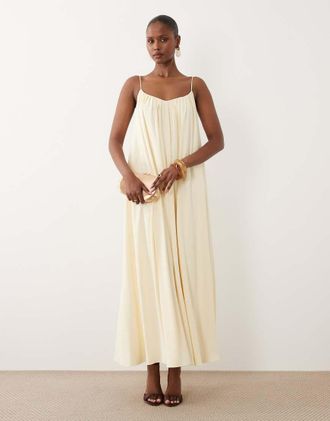 Asos Robe longue &eacute;vas&eacute;e &agrave; bretelles fines - Babeurre-Jaune
