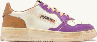 Autry BASKETS MEDALIST LOW SUPER VINTAGE EN CUIR BLANC APPLE CINNAMON ET DEWBERRY