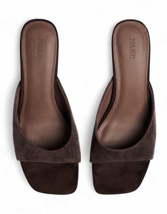 NA-KD Mules aus Wildleder in Braun