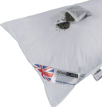 Homescapes Lavendelkissen für Rücken- und Bauchschläfer, 48 x 74 cm, Kopfkissen mit integriertem Lavendel-Säckchen und Super-Mikrofaser-Füllung, Gesundheitskisse