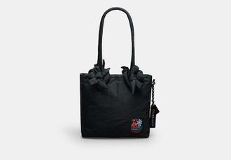 Coach topia Loop kleine Tote aus recyceltem Polyester mit Herz-Applikation