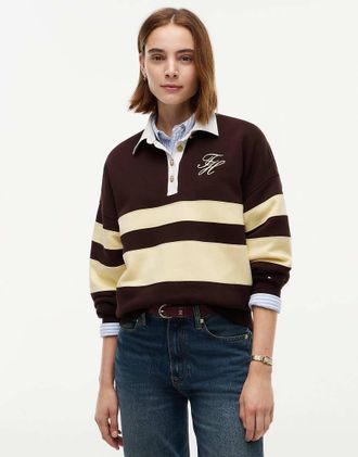 Tommy Hilfiger gestreiftes Rugby-Sweatshirt mit Kn&ouml;pfen in Goldoptik in Schokobraun