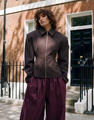 Asos taillierter Blazer mit geformter Taille und durchgehendem Rei&szlig;verschluss in Schokobraun-Brown