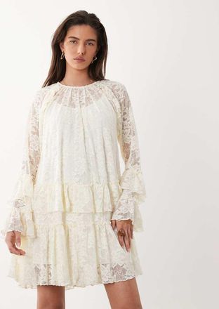 Vero Moda Robe courte en dentelle fleurie &agrave; volants - Cr&egrave;me-Blanc