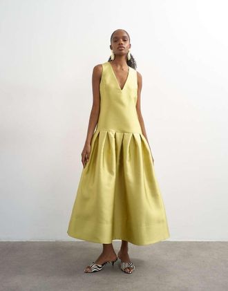 Topshop Robe longue structur&eacute;e en satin &agrave; taille basse - Citron vert d&eacute;lav&eacute;