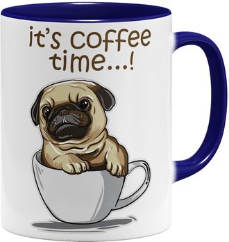 OM3 Its Coffee Time Kaffee-Tasse mit s&uuml;&szlig;em Mops Motiv - Pug Dog Hund - Keramik Becher - 325ml - Beidseitig Bedruckt - Dunkelblau