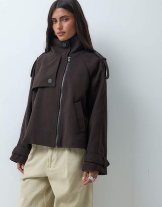 Asos formeller Cape-Mantel mit Funnel-Ausschnitt und Cropped-Schnitt in Dunkelbraun