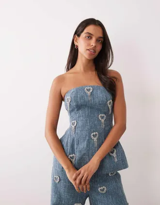 Asos Bandeau-Top mit Herzapplikationen in Boucl&eacute;-Corsagenoptik als Kombiteil in Dunkelblau