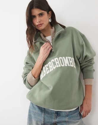 Abercrombie & Fitch sweat-shirt zipp&eacute; 1/4 avec logo devant en kaki-Vert