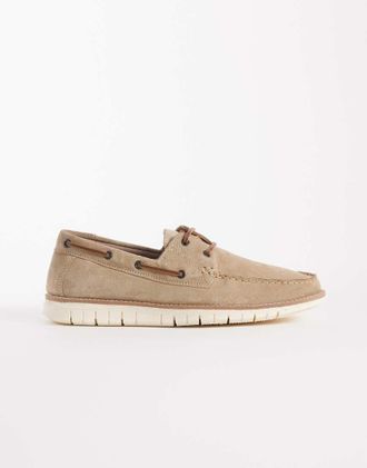 Asos Bootsschuhe aus Wildleder in Steinbeige-Neutral