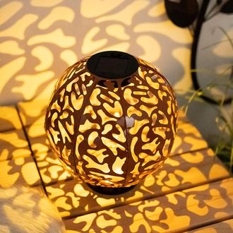 ETC Shop Deko-Solarkugel aus Metall LED Lampe Au&szlig;enlampe Garten Deko Solarleuchte f&uuml;r Au&szlig;en, orientalische Dekorstanzungen Ton-Design rot-braun, 1x LED warmwei