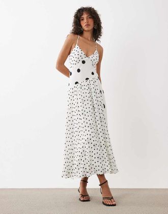 Nobody's Child Dani - Robe longue &agrave; pois avec col en V et brides crois&eacute;es au dos - Noir et blanc