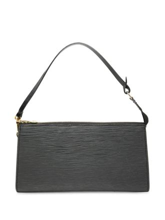 Louis Vuitton 2002 Epi Pochette Accessoires Schultertasche - Schwarz