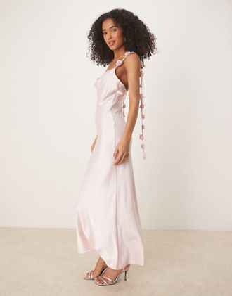 Gina Tricot Gina Tricot - Robe mi-longue satin&eacute;e &agrave; col b&eacute;nitier et fleurs appliqu&eacute;es en 3D - Rose clair